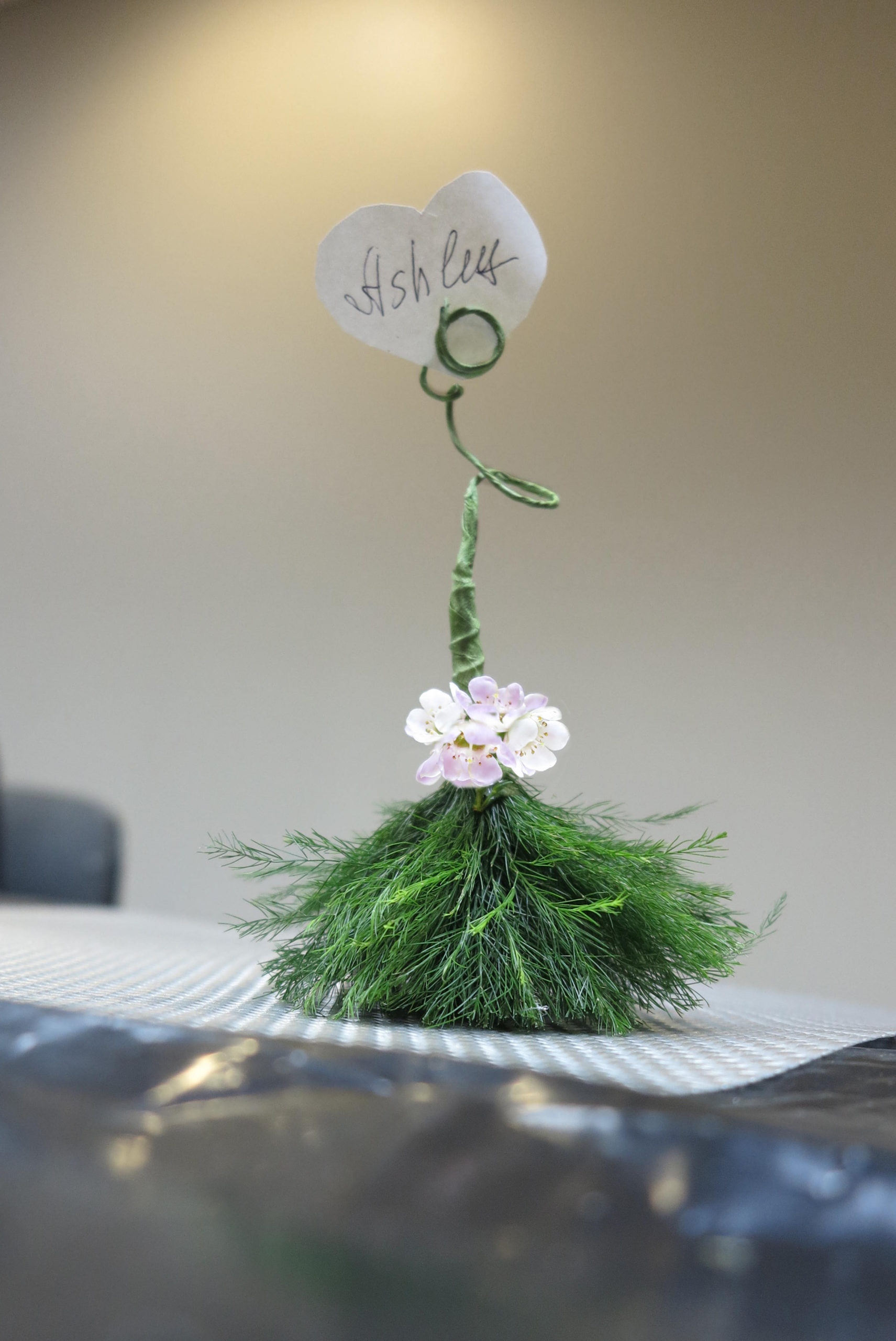 creating-floral-wedding-card-holder – European Floral Design School